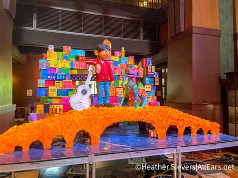 2023 Dlr Grand Californian Hotel Coco Display 3 Allearsnet