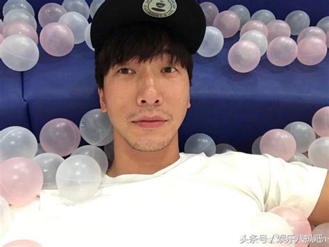 张亮带儿子女儿出去浪画面温馨，网友：妹妹的裤子可好时髦啊 每日头条