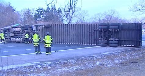 Two Lanes Reopen After Truck Overturns On Edens Expressway CBS Chicago