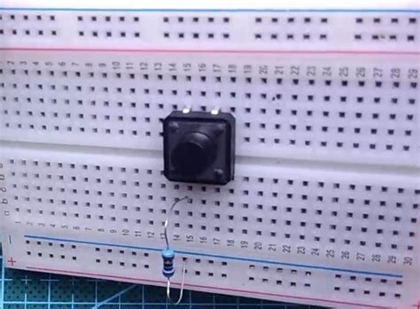 Включение светодиода через кнопку в Arduino Uno