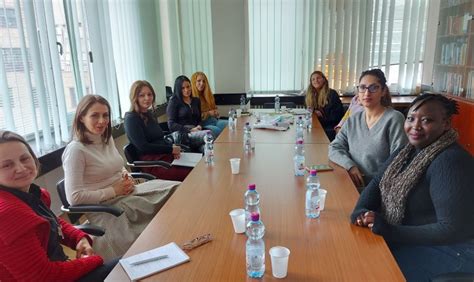 Повереница са НВО „Атина“ о заштити положаја жртава родно заснованог насиља • Повереник за