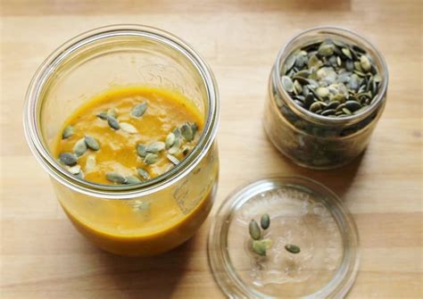 Karottensuppe Mit Apfel Ingwer Und Kürbiskernen