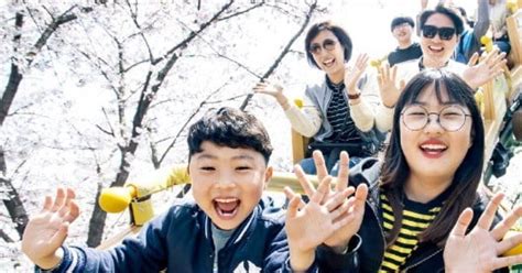 마술·버블쇼·퍼레이드테마파크는 지금 축제 중