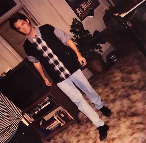 Pin By ONEIDA On MATTHEW PERRY Our Chandler Bing Matthew Perry Chandler Bing Friends Cast