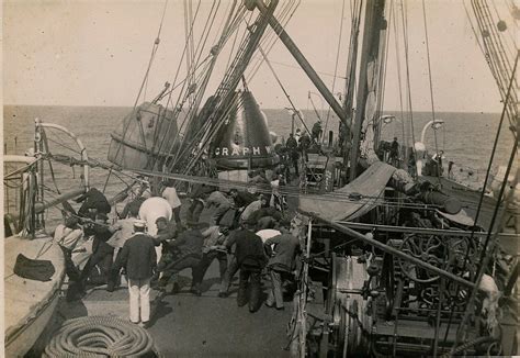 1898. Корабли «Сильверстон» и «Френсис Араго» прокладывают телеграфный ...