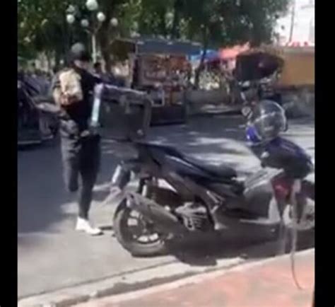 Pwd Delivery Guy Earns Praises For Working Hard Despite Disability