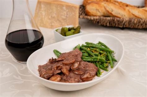 Escalope de veau avec sauce au citron et câpres Veau Recettes Montpak International