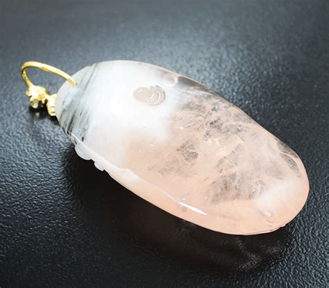 Золотой кулон с уникальным крупным резным полихромным бериллом 74 47 карата и бриллиантами