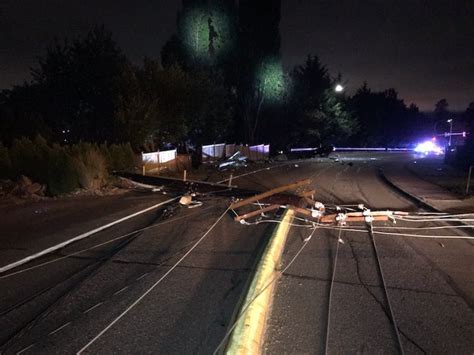 2 Injured In Crash Involving A Power Pole In Renton Komo