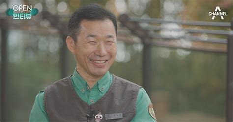 강철원 사육사 푸바오 이별에 울컥 떠나기 전까지 사랑할 것” 오픈 인터뷰