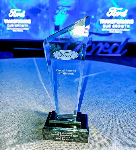 Yude Canahuati Ford recibe premio Service Experience 2022 México