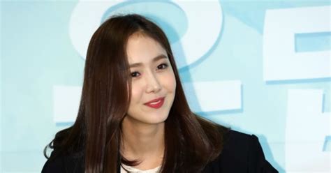 [포토]여자친구 신비 예의 바른 배꼽인사