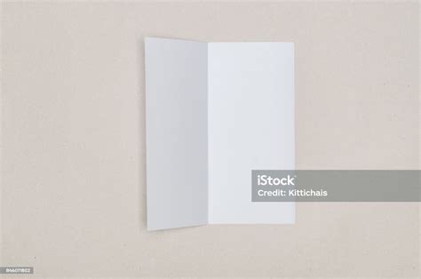 Trifold 회색 배경에 흰색 템플릿 종이 0명에 대한 스톡 사진 및 기타 이미지 0명 3단 브로슈어 공란 Istock
