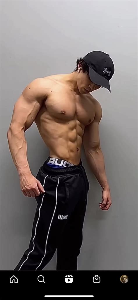 In His Bio It Says “natural Bodybuilding” And Nobody In The Comments