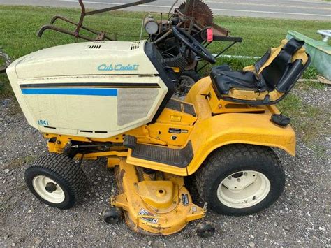 Cub Cadet 1641 Lawn Tractor With A 46 Deck Runs And Mows Excellent