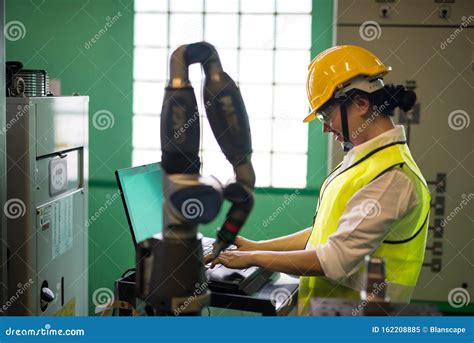 Worker Control Robot Arm By Computer Stock Image Image Of Auto Equipment 162208885