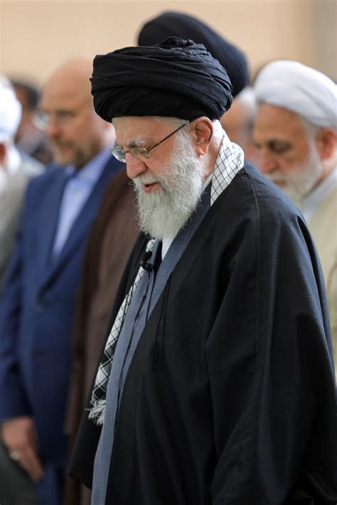 إقامة صلاة عيد الفطر السعيد بإمامة الإمام الخامنئي
