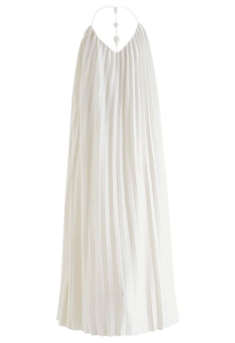 Halter Neck Backless Pleated Maxi Dress In Ivory Retro Indie And