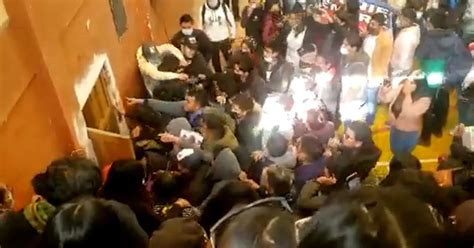 Al Menos 4 Muertos Y 70 Heridos Por Una Estampida Durante Una Asamblea Universitaria En Bolivia