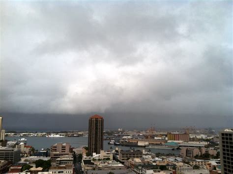 Oahu Under Flood Advisory As Rains From Maui Reach Island Honolulu