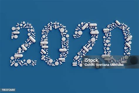 그림 2020의 형태로 파란색 배경에 흩어져 많은 알약의 패턴 3d 일러스트레이션 2020년에 대한 스톡 사진 및 기타 이미지