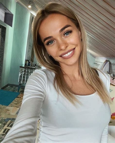 Анна Хилькевич сама себе сделала интимную процедуру