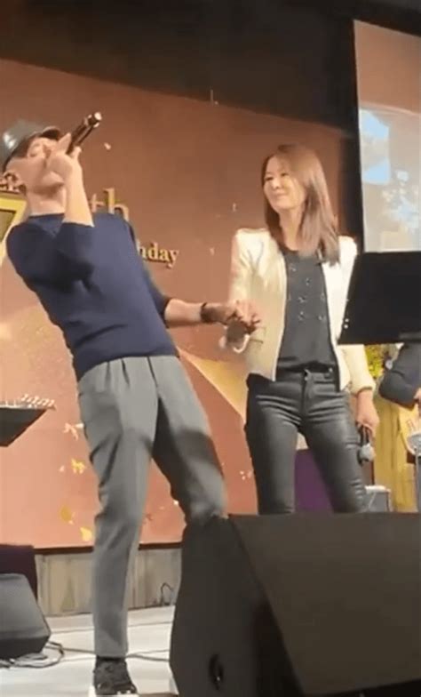 林心如为爸爸办生日宴 与霍建华一同现身招呼亲友 搜狐大视野 搜狐新闻