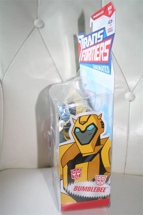 Transformers Animated Bumblebee Deluxe Class Figure Parry Game Preserve