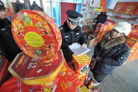 严查非法烟花爆竹保平安