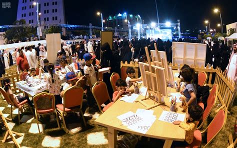 ثقافي الأيام الثقافية بأبها تواصل فعاليتها الفنية والشعبية