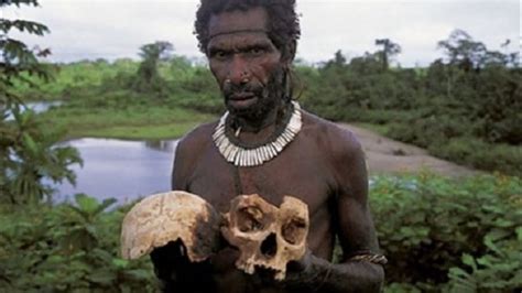 ВСТРЕЧА ОБОШЛАСЬ Без ЖЕРТВ в ГОСТЯХ у КАННИБАЛОВ ПАПУА Новая Гвинея Youtube