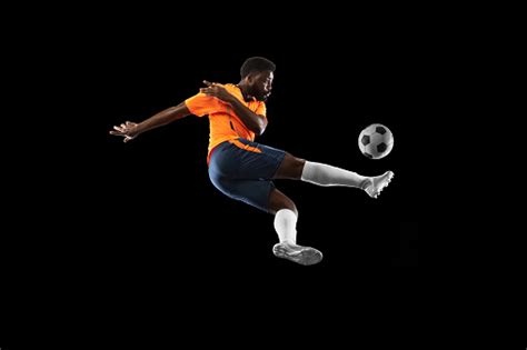 검은 색 배경에 고립 된 재생 아프리카 계 미국인 축구 선수 스포츠의 개념 스포츠에 대한 스톡 사진 및 기타 이미지 스포츠 20 24세 Championship