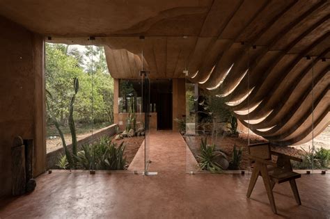 This Modern Mud House Is Designed In A Vulnerable Ecosystem Vy