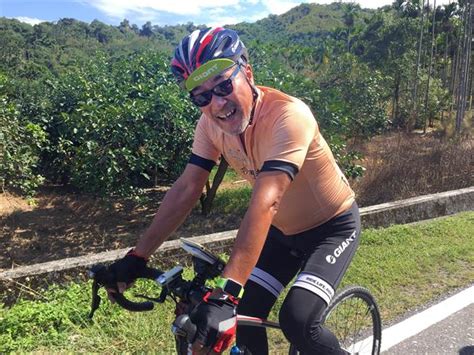 石頭飆騎髮夾彎 李宗盛偷搭便車黃品源用走的 娛樂 中時