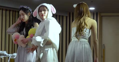 Lovelyzs Mijoo And Jiae Harassed At Fanmeeting By Guy Who Supposedly
