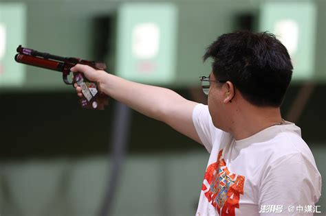 男子10米气手枪：庞伟获铜牌，福罗吉·贾瓦德夺金澎湃号·湃客澎湃新闻 The Paper