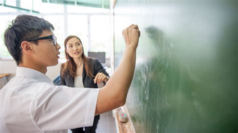 En China Utilizan Uniformes Inteligentes Para Rastrear La Ubicación De