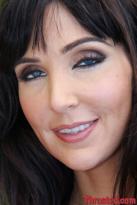 Diana Prince Face Wallpics Net Wallpapers Photos Pictures Backgrounds