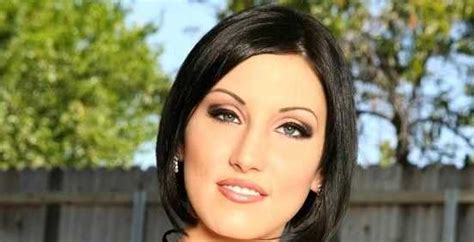 Mindy Main The Complete Biography Age Height Figure And Net Worth