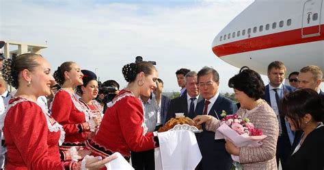 문 대통령 한·멕시코전 열리는 로스토프나도누 도착