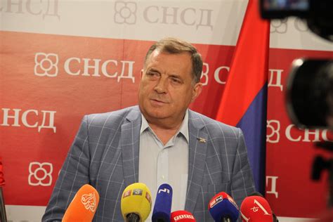 Hoće da dokrajče Srpsku Dodik poručio da se Šmit lažno predstavlja