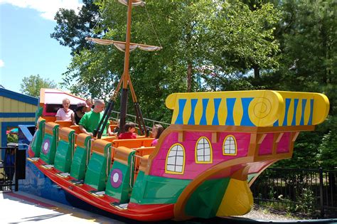 Six Flags New England Parking And Travel Tips