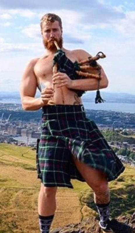 Pin By Vickie Bolan On Scotland Men In Kilts Hot Scottish Men