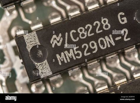 Small National Semiconductor 16 Bit Dynamic Ram Integrated Circuit Ic