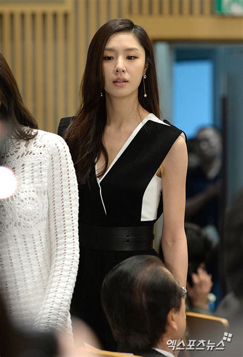서지혜 우월한 다리 길이 뽐내며 포토