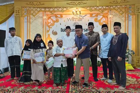 Jelang Lebaran Wilmar Gresik Gelontor 13 000 Paket Sembako Untuk