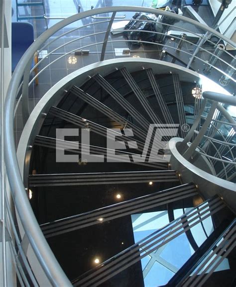 Vista Superior De Escalera De Diseño Helicoidal Instalada En Zona Norte