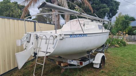 Investigator 563 Trailer Sailer 5hp Outboard Ready To Sail
