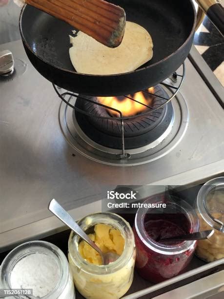 호텔 레스토랑 아침 식사 요리사 요리 집에서 만든 미국 스타일 팬케이크 조리법 비 스틱 팬케이크 크레페 프라이팬 캠핑 가스 난로