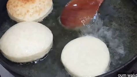 ام وليد بينيي ناجح خفيف و فارغ من الداخل Oum Walid Les Beignets Youtube